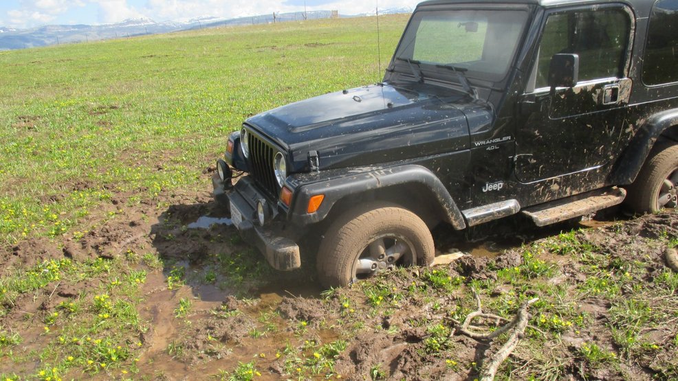 'What not to do': Jeep gets stuck while driver was 'tearing up the ...