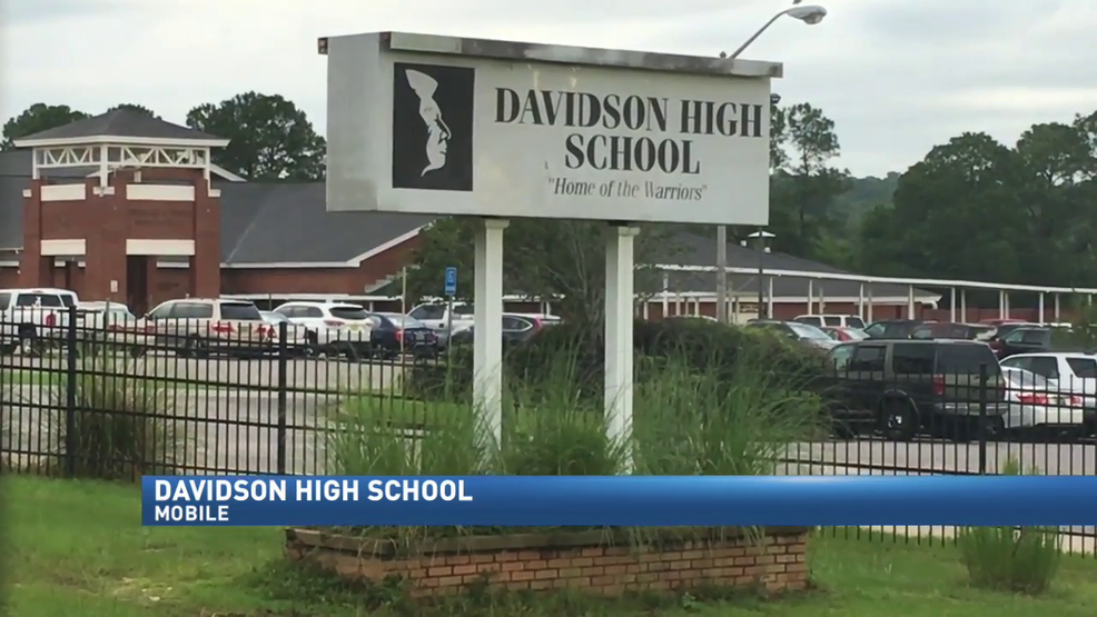 Student pepper sprayed during fight at Davidson High School | WPMI